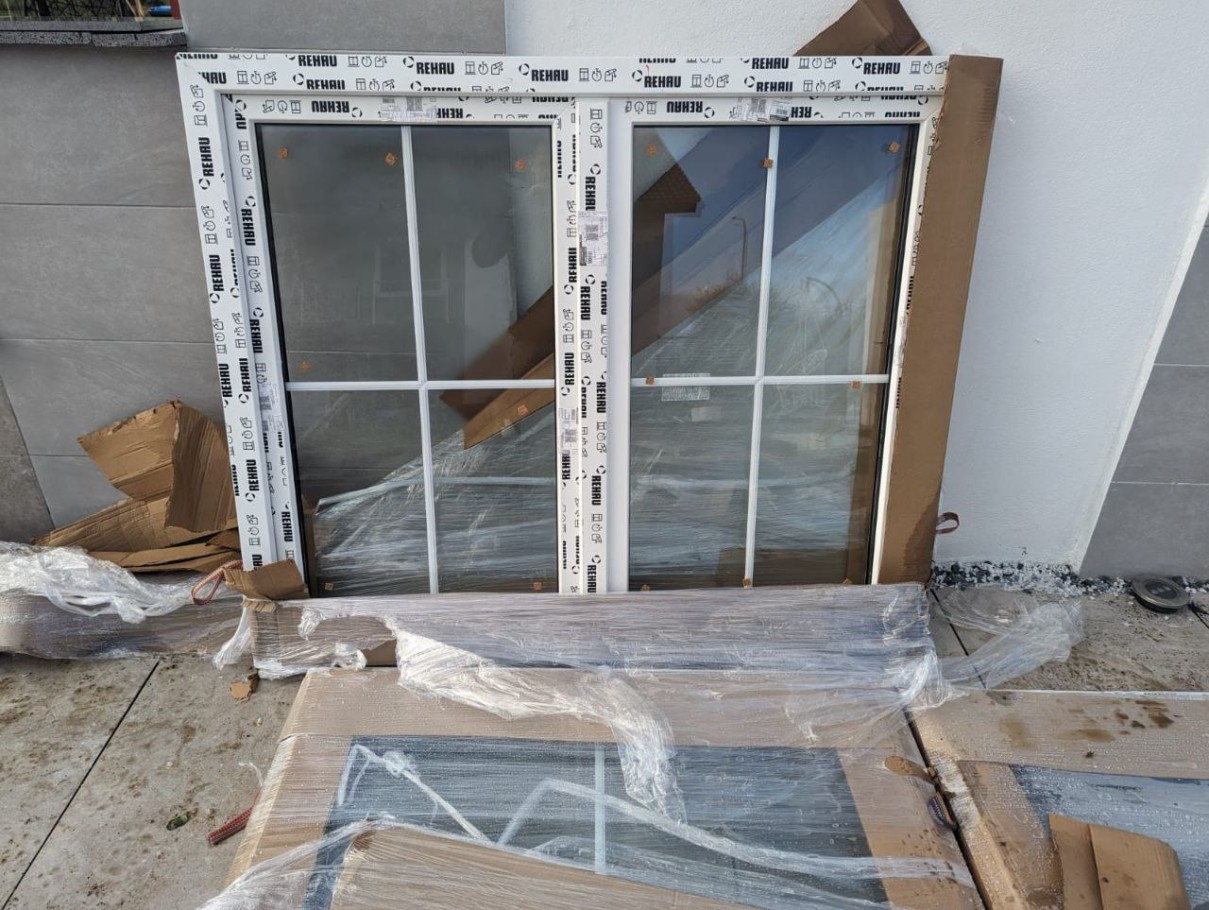 Ferestre termopane REHAU, geamuri PVC și aluminiu la comandă – Prețuri ...