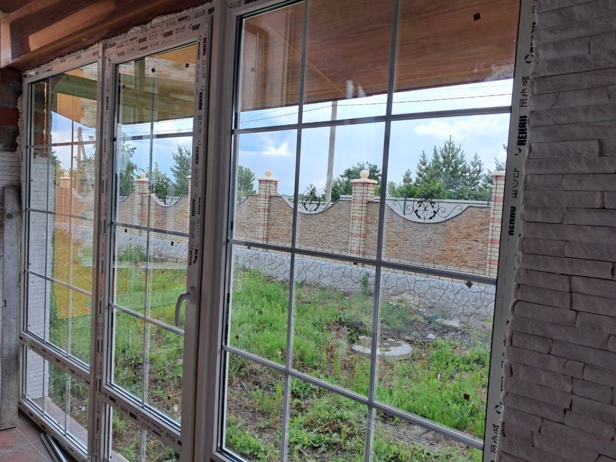Ferestre termopane REHAU, geamuri PVC și aluminiu la comandă – Prețuri ...