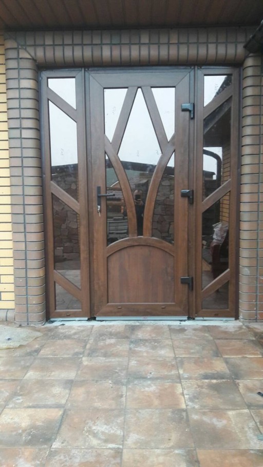 Uși termopane din PVC – modele de interior și exterior la comandă